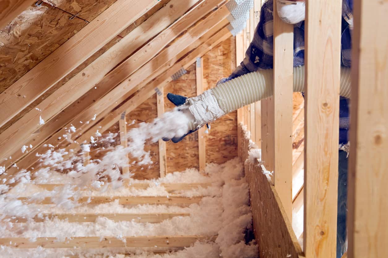 Isolation thermique par flocage : avantages, inconvénients et prix